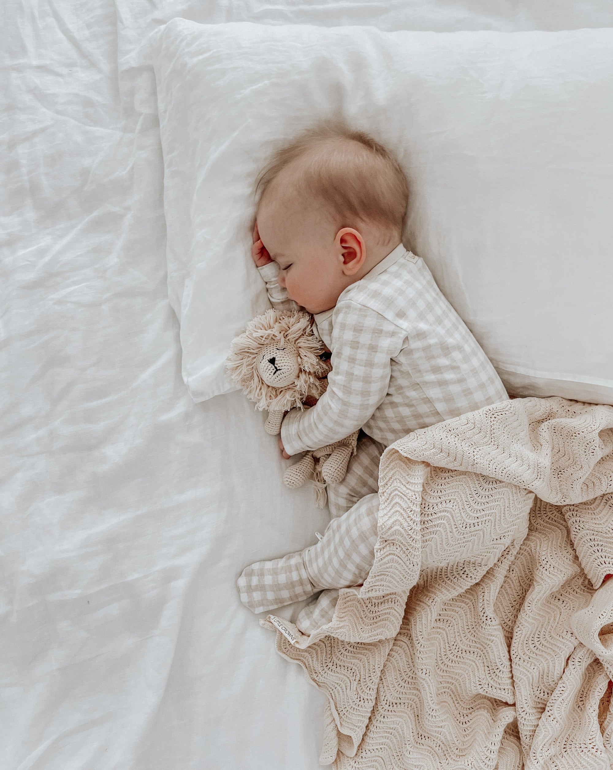 Newborn Comforters Cuddle Me - Lion | 3 Little Crowns